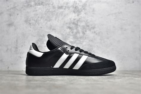 阿迪达斯 Adidas Samba Classic 三叶草长鞋舌复古桑巴板鞋 知乎