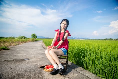 女生坐着素材 女生坐着模板 女生坐着图片高速下载 设图网