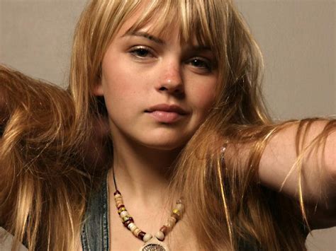 Aimee Teegarden Photos Thblog