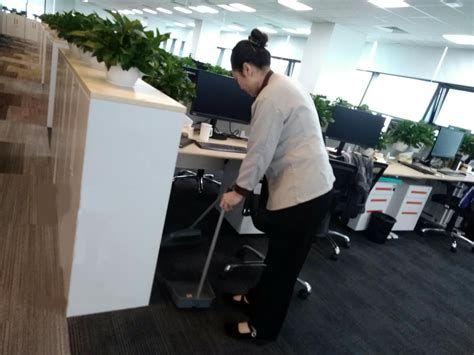 深圳市荣盛环境产业有限公司 荣盛清洁 深圳荣盛 清洁 保洁 消杀 高空清洗 开荒 石材养护 绿化养护 管道疏通 化粪池清理