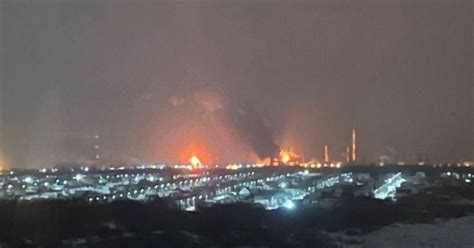 Video Fire Breaks Out At Oil Refinery 1 400 Km Inside Russia