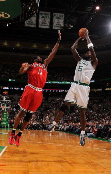 图文 常规赛 雄鹿99 94凯尔特人 加内特后仰跳投篮球 Nba新浪竞技风暴新浪网