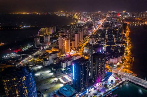 航拍三亚夜景城市建筑灯火通明滨海建筑建筑摄影摄影汇图网
