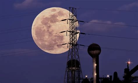 Scientists Are Baffled After Discovering That The Moon Is Rusting