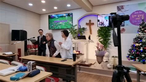 사람을 보며 세상을 볼 때만족함이 없었네 홍명숙 권사님and이숙경 명예권사님의 찬양과 율동입니다 권사님 여선교회 대전축복성결교회 대전축복성결교회