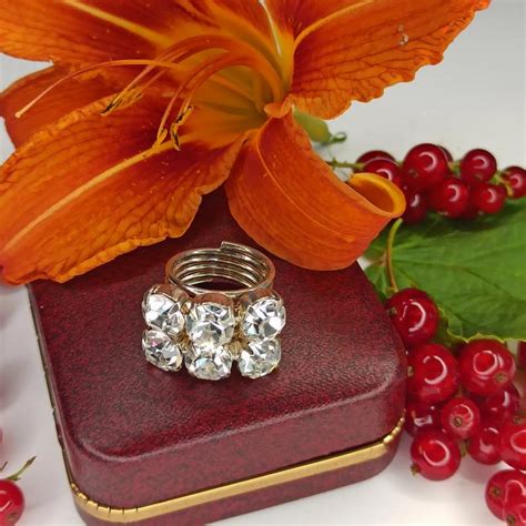 Колечко з кристалами — ціна 140 грн у каталозі Кільця і персні Купити аксесуари за доступною