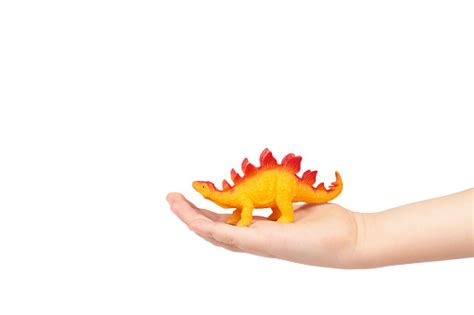선사 시대의 공룡 흰색 배경에 고립 아이 손으로 고무 장난감 복사 공간 템플릿 완구류에 대한 스톡 사진 및 기타 이미지 완구류 손 아이 Istock