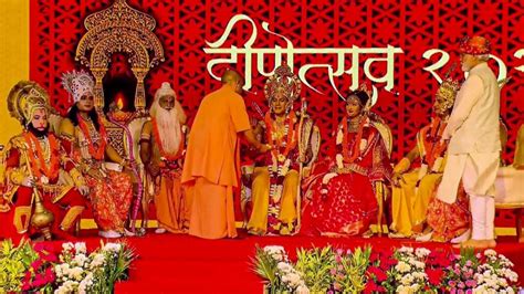 Pm Modi Celebrates Deepotsav Offers Prayers To Lord Ram In Ayodhya