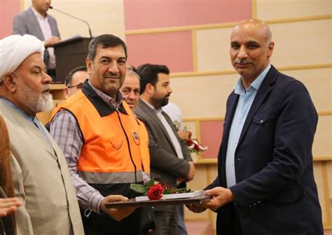 تقدیر از مدیریت ساخت و توسعه راه‌های اداره کل راه و شهرسازی لارستـان