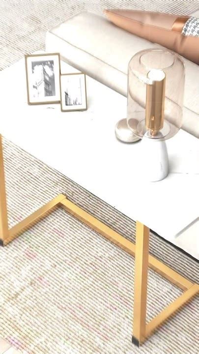 일상을 특별하게 럭셔리 소파 사이드 테이블로 꾸민 홈 카페 만들기소파사이드테이블 홈거실커피테이블 럭셔리디자인 고급소재 대용 디자인 커피테이블 홈