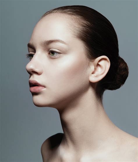 일단 기본적으로 쿨라인은 핑크를 생각을 하면 되고 레드라고 해도 오렌지레드 핑크레드 중에 본인에게 찰떡으로 어울린다 하는 게 있을 거예요 그걸 보면 여름쿨톤 겨울쿨톤을