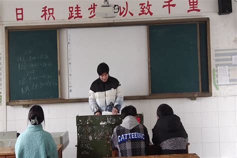 农学院学子赴无为市襄安中学开展我回母校报喜讯寒假专项社会实践活动 安徽科技学院