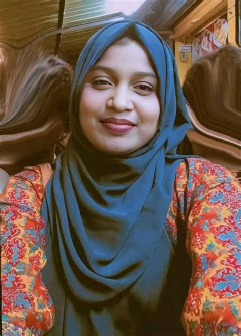 Tasrima যারা ইনবক্সে দেখতে চাও খালি কিন্তু ছবি দিলে কমেন্ট করো না কমেন্ট করে সবার হট হট কমেন্ট