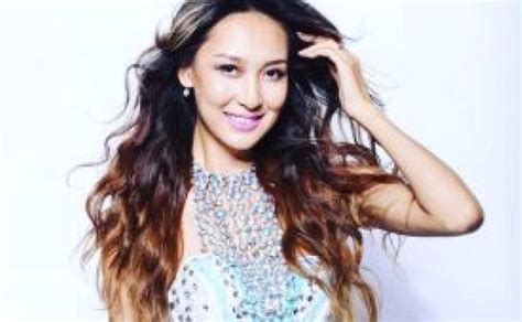 Х Бадамгэрэл Дубайн загварын долоо хоногийг өнгөлнө