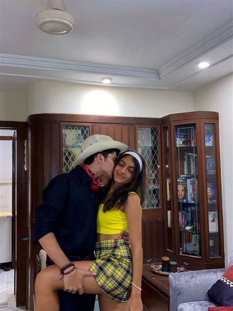 Pin By Dido On Cute Couples Goals Cute Couples Goals Couples Poses