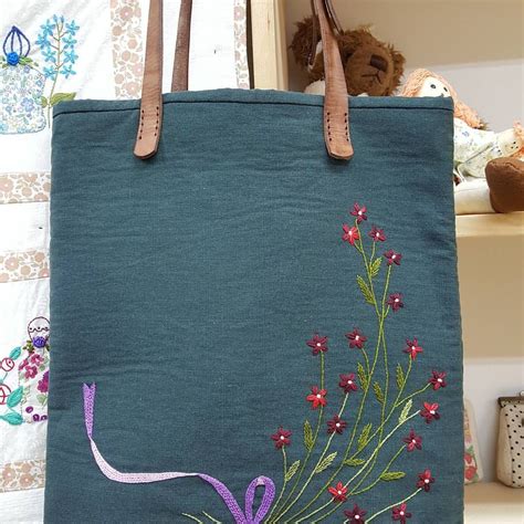 좋아요 34개 댓글 1개 Instagram의 아뜰리에 라솜rassom1님 프랑스자수가방 프랑스자수 프랑스자수러너 청주프랑스자수 벽걸이 프랑스자수