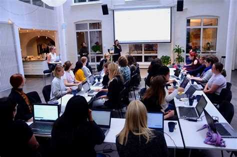 pink programming sunday with lynk and co supercharge your ui