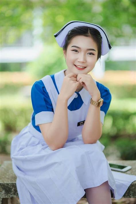ปักพินโดย คำนึง ฉิมวารุณ ใน พยาบาลสาวสวย ชุดน่ารัก สาวมหาลัย เพศหญิง