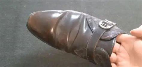 皮鞋有折痕太难看？先别急着换，教你一招让鞋子恢复如新，太实用了！食用油教给妙招