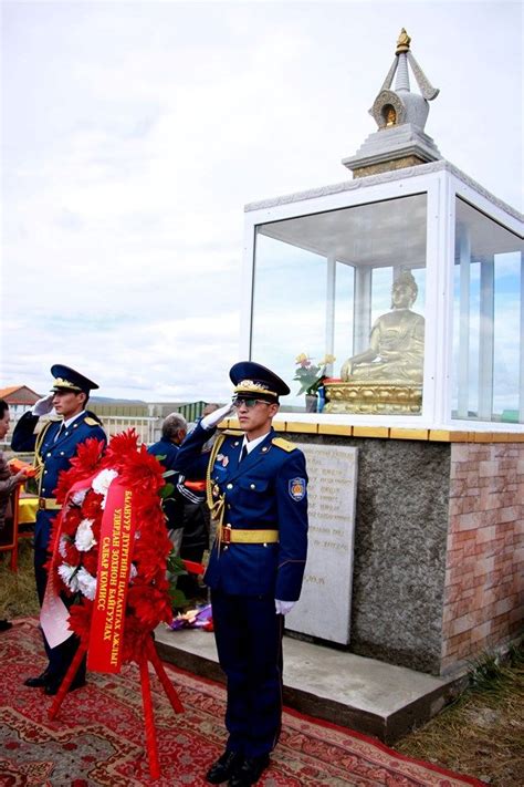 Багануур дүүрэгт Бурхан багшийн хөшөөг босголоо