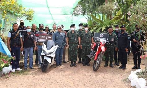 យោធា ថៃ ស្រាវជ្រាវ បង្ក្រាប បាន ម៉ូតូ ៣៧ គ្រឿង ដែល ចោរលួច លាក់ ទុក ក្បែរ ព្រំដែន តៀម នាំចេញ