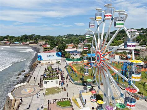 Fotos Salvadoreños Disfrutan Al Máximo De Sunset Park En El Puerto De La Libertad Diario El