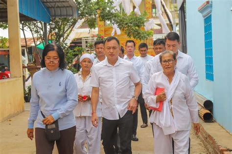 ឧត្តមសេនីយ៍ឯក រ័ត្ន ស្រ៊ាង សម្តែងនូវមនោសញ្ចេតនាសោកសង្រេង ចំពោះ