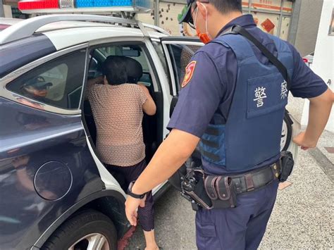 8旬嬤迷途 熱心警載送返家