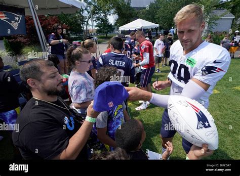 New England Patriots Tight End Mike Gesicki 88 Signs Autographs
