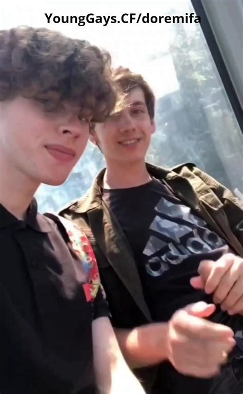 Wanking And Blowjobs On The Bus Gayboystube