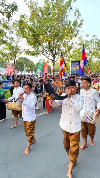 ក្បួនដង្ហែ ប្រទីប Khmerwaterfestival Youtube