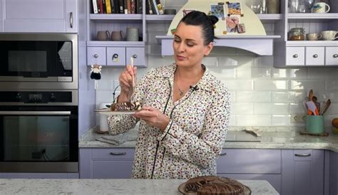 Мастер Шеф Єлизавета Глінська дала рецепт смачного та красивого торту Зебра Читайте на Ukr Net