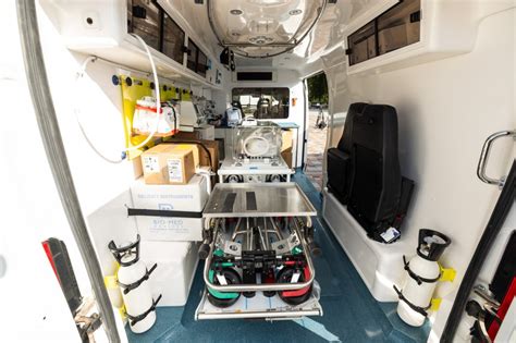 Фонд ЮНІСЕФ передав Україні 20 сучасних швидких для новороджених