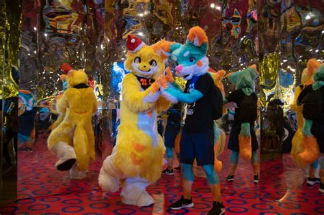 ท่องโลกของคนรักชุดขนฟูกับกูรู Furry และอาณาจักร Fursuit Community ที่