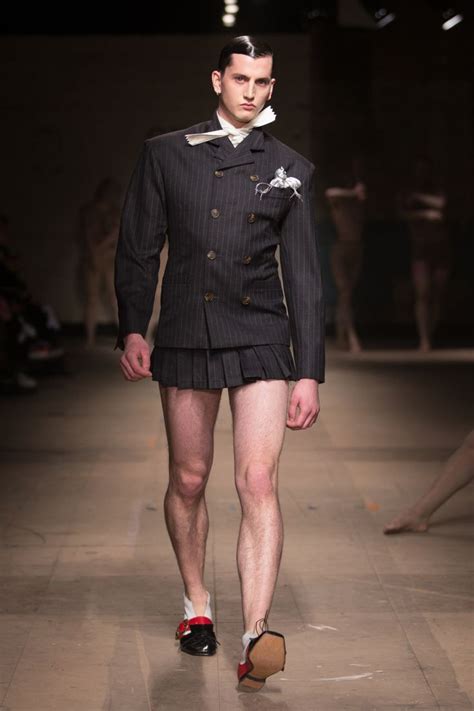 Юноша в юбке 90 фото