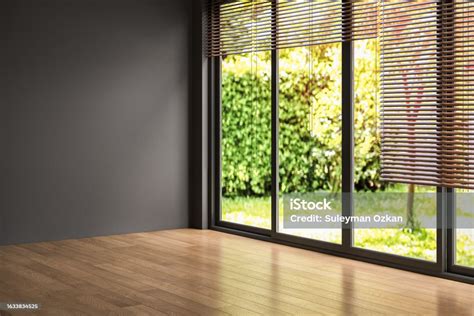 아파트의 현대적인 인테리어 디자인 검은 벽이 있는 빈 거실 쪽모이 세공 마루 바닥 파노라마 집 내부에 대한 스톡 사진 및 기타 이미지 Istock