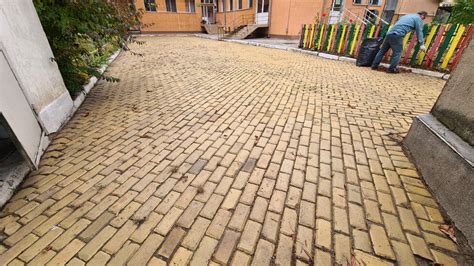 Жълти павета красят двора на столична детска градина ВИДЕО СНИМКИ Общество България