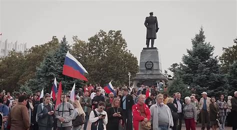 Михаил Развожаев Сегодня севастопольцы собрались на площади Нахимова чтобы поддержать