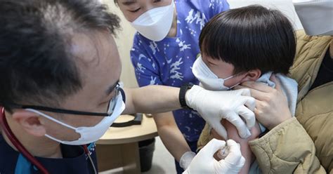 독감·코로나19 동시 유행 방지만 13세 이하 독감 예방접종 중점 시행