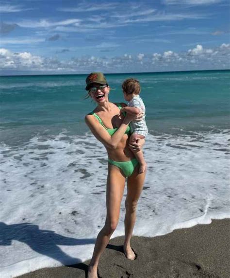 Summer Houses Lindsay Hubbard Shows Off Bikini Body With Daughter