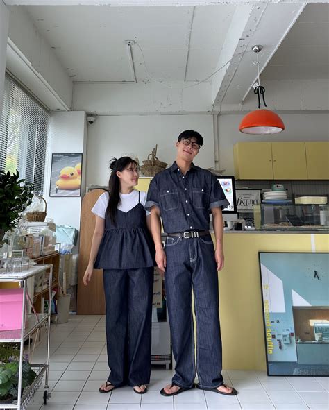 어바웃모먼트 ️ 커플룩 시밀러룩 뭘 좋아할지 몰라서다 가져왔어유🩵 휴양지룩부터 데일리룩까지 활용도가 높은 데님 커플룩 7 8월 여행갈 때 같이 입자아 ε