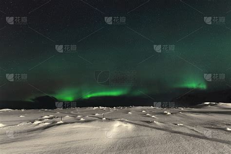 北极光 北极光 在伊特兰海滩上空的北极光Flakstadoya island Lofoten No