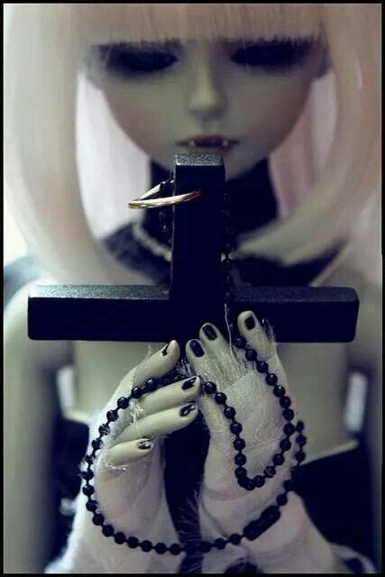 Pin By Jelly Bebe On Beso Con Sangre Pretty Dolls Monster Dolls