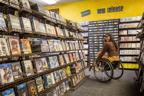 Experts Guide To Visiting Bends Last Blockbuster Visit Central Oregon