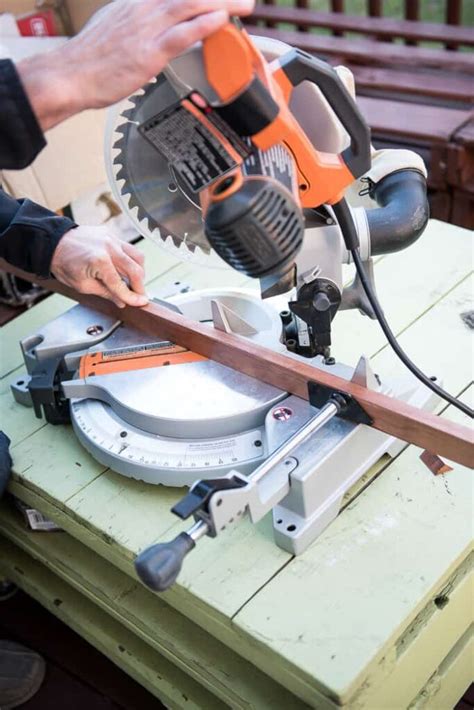 LEARN HOW TO FRAME A CANVAS AN EASY WAY