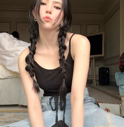 한소희 뱀파이어 비주얼에 강렬한 옆구리 타투 센 언니 느낌 물씬
