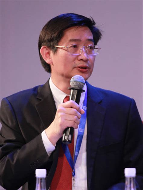 图文中山大学岭南 大学 学院副院长陆军 岭南论坛 新常态 改革 新浪财经 新浪网