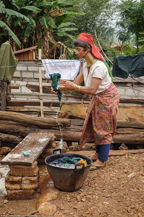 Photographer Dmytro Ghilitukha Captures Members Of Kayan Tribe Stretch