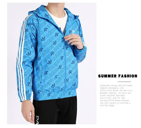 Adidaseˉ เสื้อแจ็กเก็ตกีฬาสำหรับวิ่งของผู้ชาย เสื้อกันลมมีฮู้ดทรงหลวมลำลองสีฟ้ามีฮู้ดสำหรับฤดู