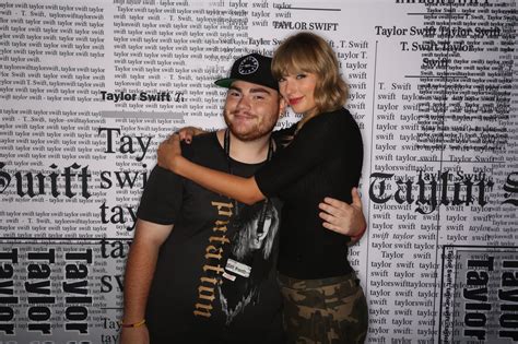 Pin By Daneen Gonzalez On Taylor Swift Taylor Swift Red Taylor Swift Women